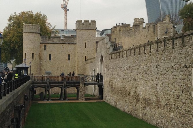 Medieval London: A Self-Guided Audio Tour from Monument to the Tower of London - What You Can Expect on the Tour