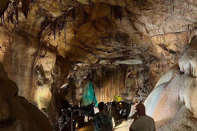 Mira de Aire Caves, Nazaré and Óbidos - All Included Private Tour - Second Stop: Praia da Nazaré – The Beach of World Records