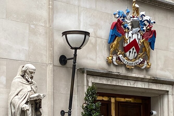 Money and Power in the City Sightseeing Tour - An Introduction to the Tour Experience