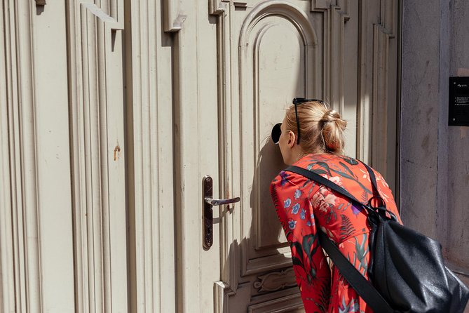 Off the Beaten Track in Warsaw: Private City Tour - Detailing the Itinerary