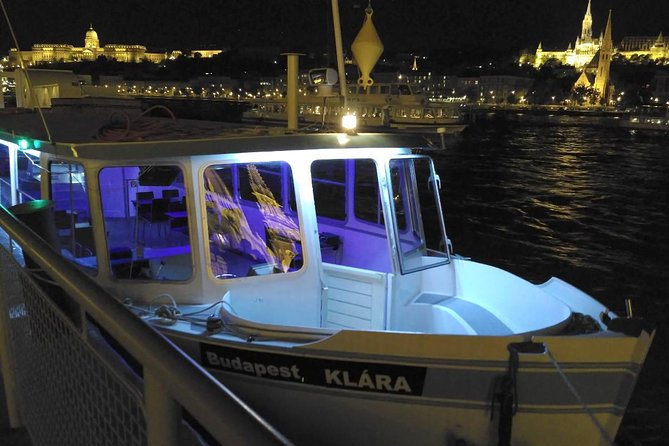 One hour Hen or Stag private party boat Budapest with unlimited beer and wine - An In-Depth Look at the Experience