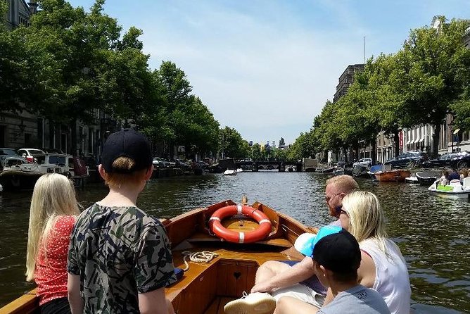Open Dutch Boat! Silent electric drive. Nice cosy boat ride... - The Experience in Detail