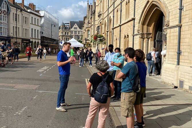 Oxford | Alumni-Led Walking & Punting Tour w/opt New College - An In-Depth Look at the Tour Experience