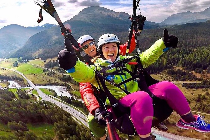 Paragliding Tandem Flights in Engadin - An In-Depth Look at Paragliding in Engadin