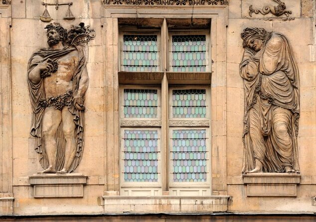 Paris Le Marais Historical Walking Tour with Wine and Cheese Tasting - Whats Included and Whats Not?