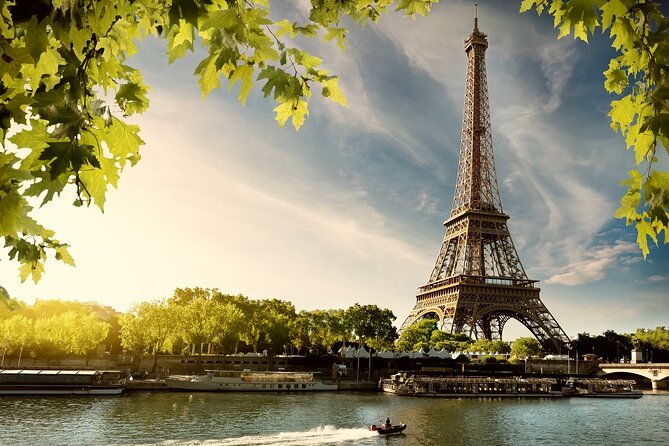 Photographer, Professional Photo Shoot - Eiffel Tower - An Introduction to the Eiffel Tower Photo Experience