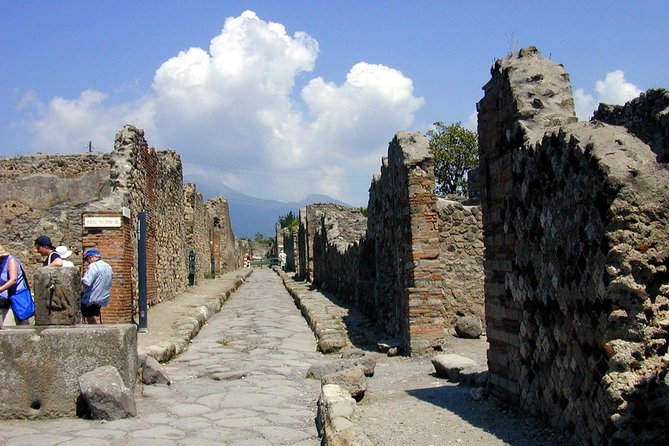 Pompeii and Mount Vesuvius SELECT tour - An In-Depth Look at the Pompeii and Mount Vesuvius Tour