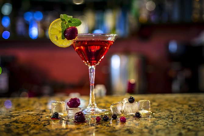 Prague Coctail Night nad VIP music club entry - Key Points