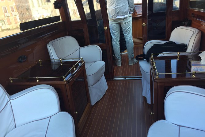 Private Arrival Transfer from Marco Polo Airport to Venice - A Warm Welcome at the Airport