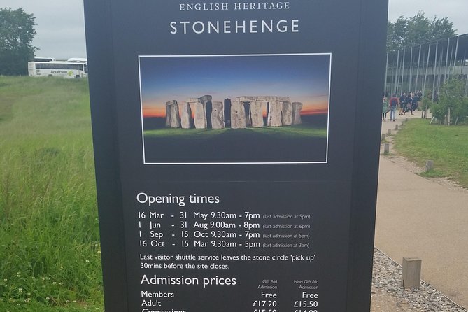 Private Arrival Transfer: Heathrow Airport to London with Stopover at Stonehenge - The Experience in Detail