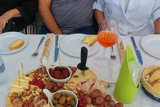 Private boat tour Giardini Naxos Taormina with platter and wine - Key Points