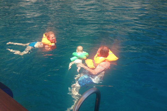 Private boat tour of Capri (relaxation tour three hours) - Key Points