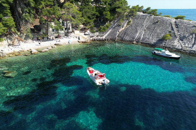 Private boat tour of Red rocks & Pakleni islands - An In-Depth Look at the Hvar Coastline
