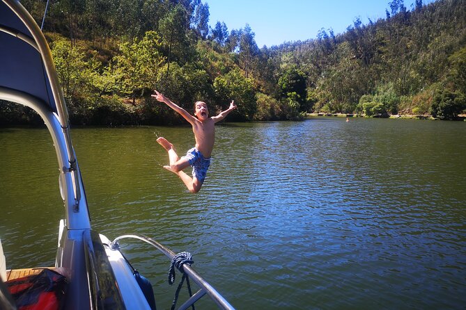Private boat trip with lunch in a typical restaurant - Emphasis on Nature and Tranquility