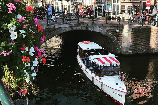 Private canal cruise on small historic boat - An In-Depth Look at the Canal Cruise Experience