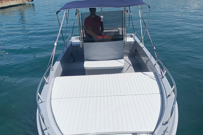 Private excursion to the island of Ischia by Conero 6.6m boat - The Experience in Detail