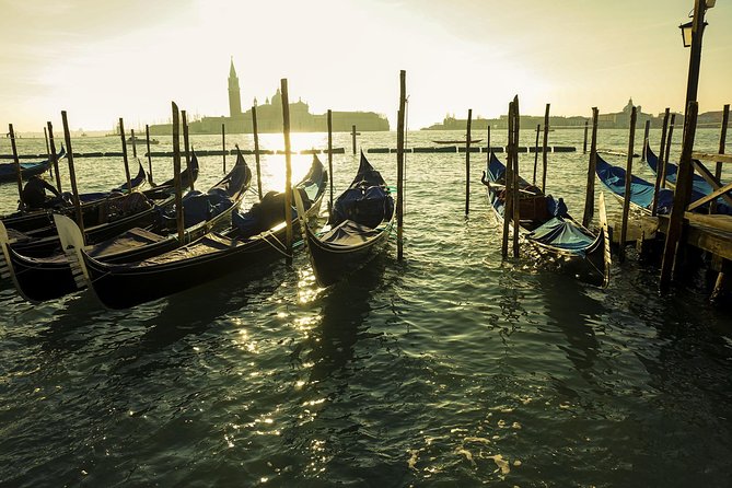 Private Gondola Serenade with Music - A Closer Look at the Experience