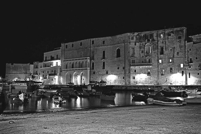 Private guided tour in Monopoli: walking through the old town - Introduction to the Tour Experience