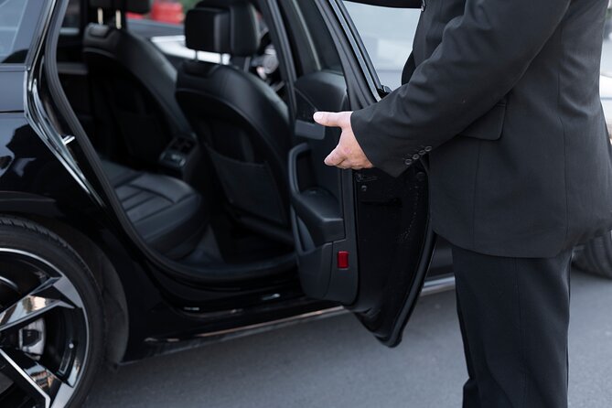 Private Meet & Greet Transfer from El Prat Airport to Barcelona - An Introduction to the Service