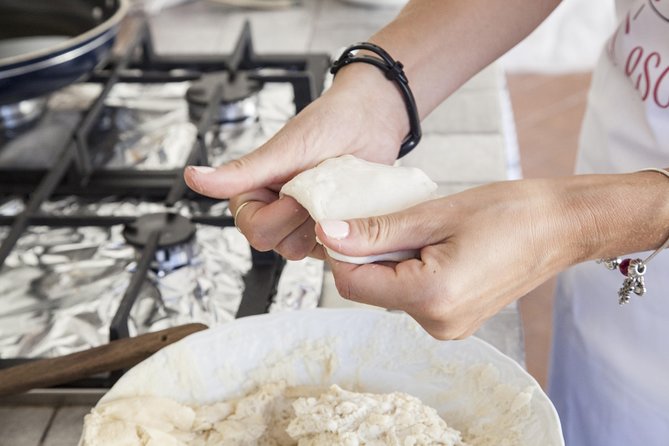 Private Pizza & Tiramisu Class at a Cesarina's home with tasting in Padua - Discovering the Charm of a Home-Cooked Italian Meal