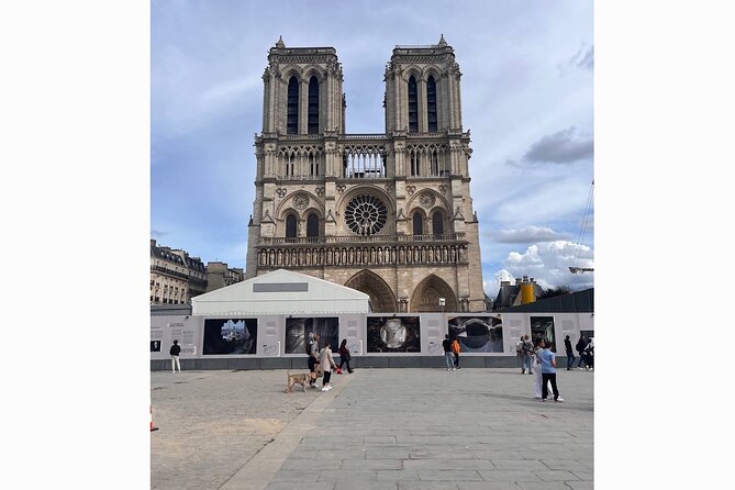 Private Professional PHOTOSHOOT in Paris - Why Consider a Professional Photoshoot in Paris?