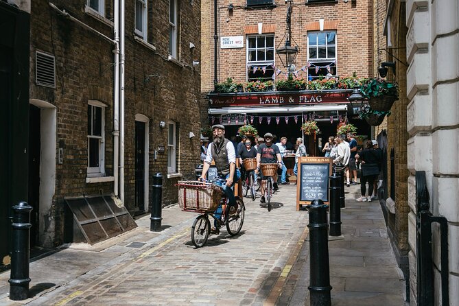 Private Royal London Bike Tour with pub & street art - Analyzing the Value