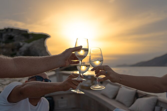Private Sunset Aperitif on a Boat in the Gulf of Poets - Key Points