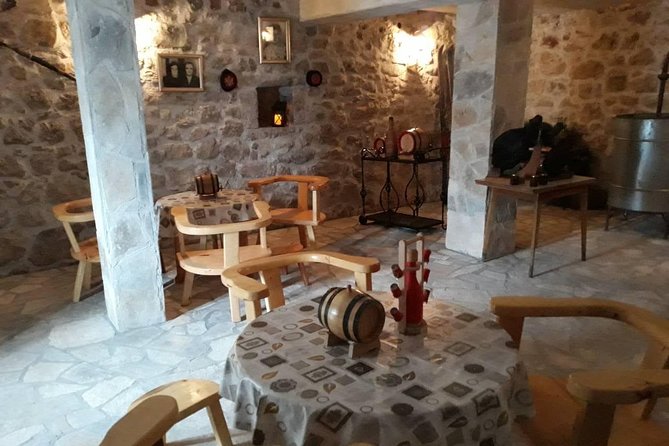 Private tour: Homemade food and wine tasting at my family home - Key Points