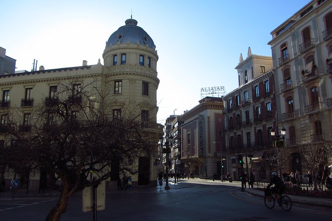Private tour of central Granada. Total per group max 15 people - Exploring Inside the Major Monuments