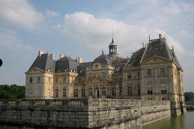 Private tour of the Great Christmas of Vaux le Vicomte and Fontainebleau - A Stop at Château de Blandy-les-Tours
