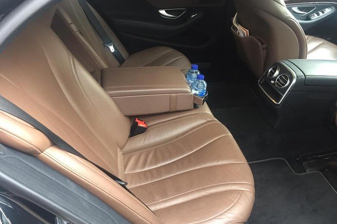 Private transfer from Dusseldorf to Amsterdam or Schiphol Airport - A Closer Look at the Transfer Experience