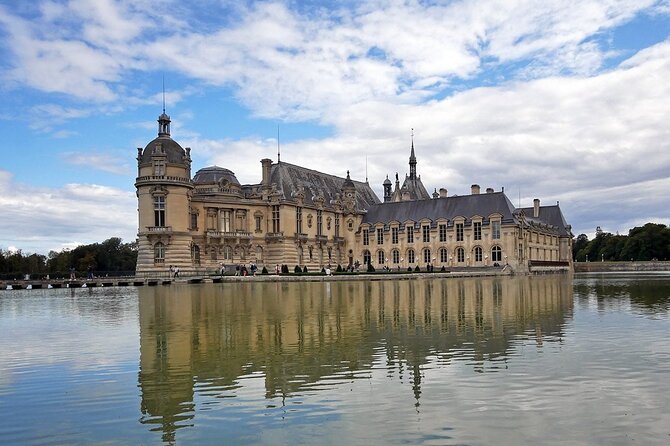 Private transfer from Paris to Chantilly or Chateau de Montvillargenne - Key Points