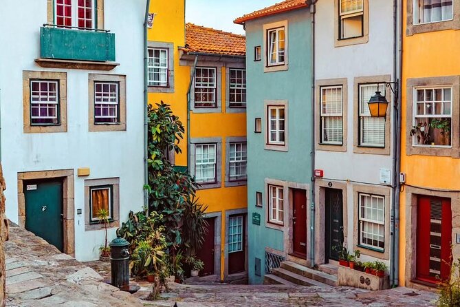 Private transfer Lisbon to Porto stop at Obidos Nazare and Aveiro - Arriving in Style: An Overview of the Experience