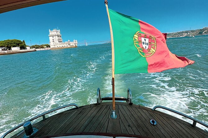 Relax on a Comfortable Small Boat With Open Bar and Snacks - Key Points