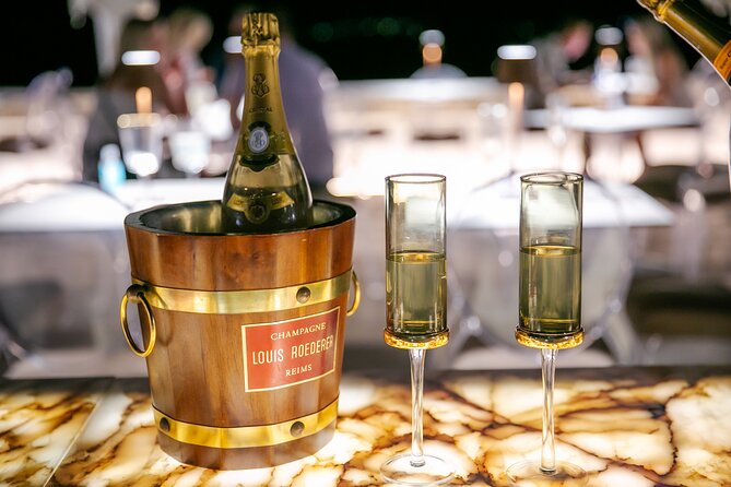 Romantic Deluxe Lunch or Dinner in Oia with VIP Private Transportation - What to Expect: An In-Depth Look