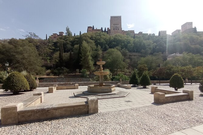 Royal Secrets of Granada: Self-Guided Dynasty Puzzle Quest - A Walk Through Granada with a Twist