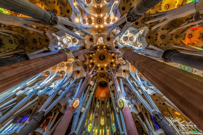 Sagrada Familia Monolingual Tour with Skip the Line Ticket - The Guided Tour: What’s Included