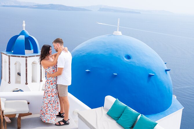 Santorini 2h Private Photoshoot with a prof. photographer &transp - The Itinerary in Detail