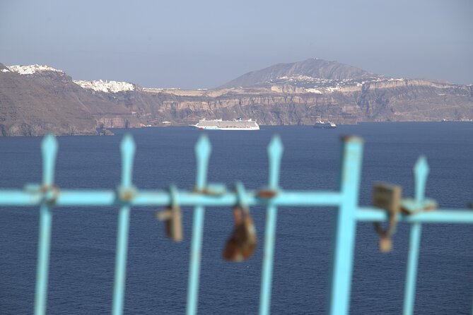 Santorini: 40min Photoshooting in Oia - Who Will Love This?