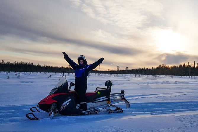 Snowmobile Driving - Morning start - The Group and Logistics
