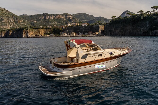 Sorrento: Private boat Capri&Positano - Gozzo Sorrentino 8.50 - A Perfect Blend of Luxury and Authenticity