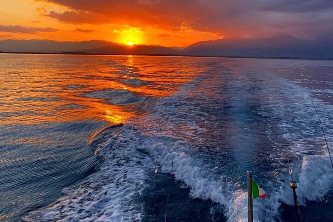 Sorrento Private Boat Tour at Sunset with Prosecco - Key Points