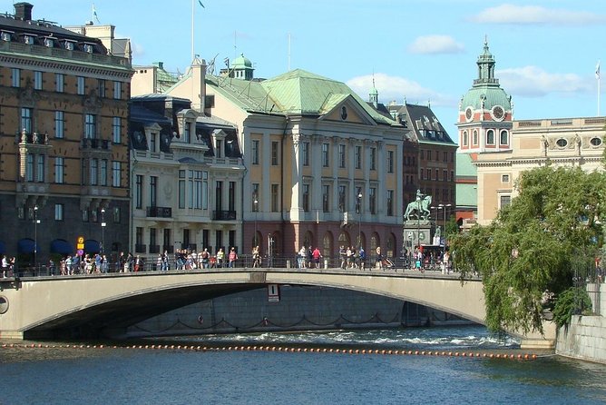 Stockholm: Modern City and Old Town, a Small Group Walking Tour - An Overview of Stockholm’s Contrasts
