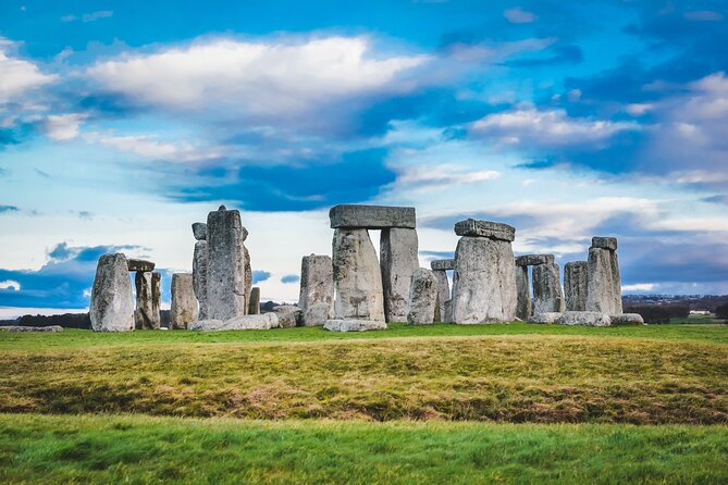 Stonehenge & the Cotswolds Including Admission from Bath - An In-Depth Look at the Itinerary and Experience