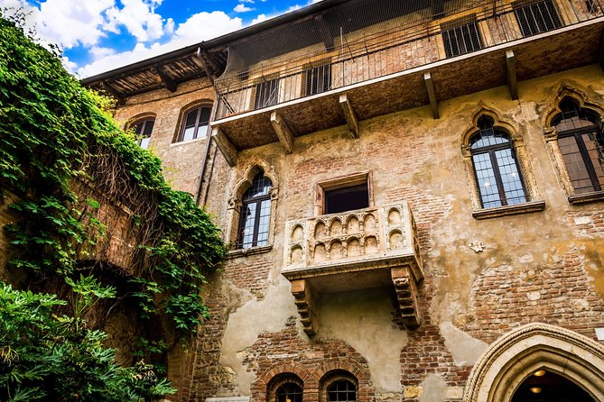 Story of Romeo and Juliet  Walking Tour in Verona - An In-Depth Look at the Tour