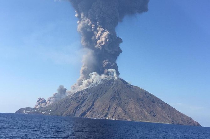 Stromboli By Night - An In-Depth Look at Stromboli By Night