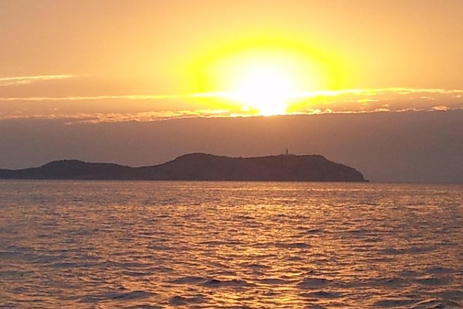Sunset Catamaran Expedition in front of Cafe Mambo - Key Points