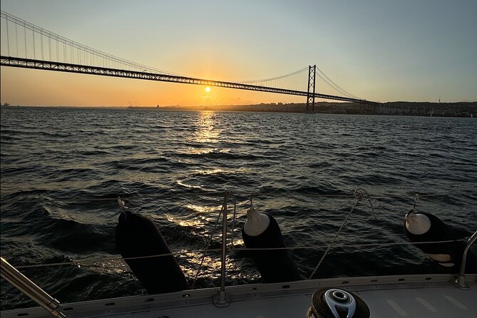 Sunset sailboat tour in Lisbon with wine and beer - Key Points