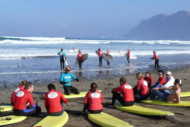 Surf class in Famara 9:15-12:00 or 11:45-14:30 (2h class) - The Location and Meeting Points