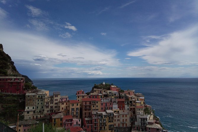 tasting and walk among the vineyards of the Cinque Terre - A Closer Look at the Experience